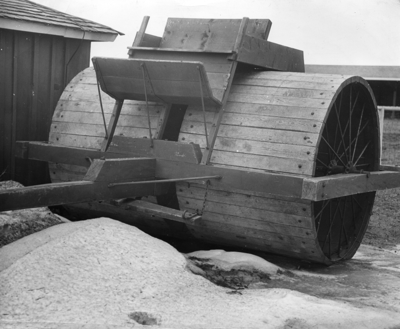 TYWKIWDBI ("Tai-Wiki-Widbee"): A "snow roller" (1937) - updated