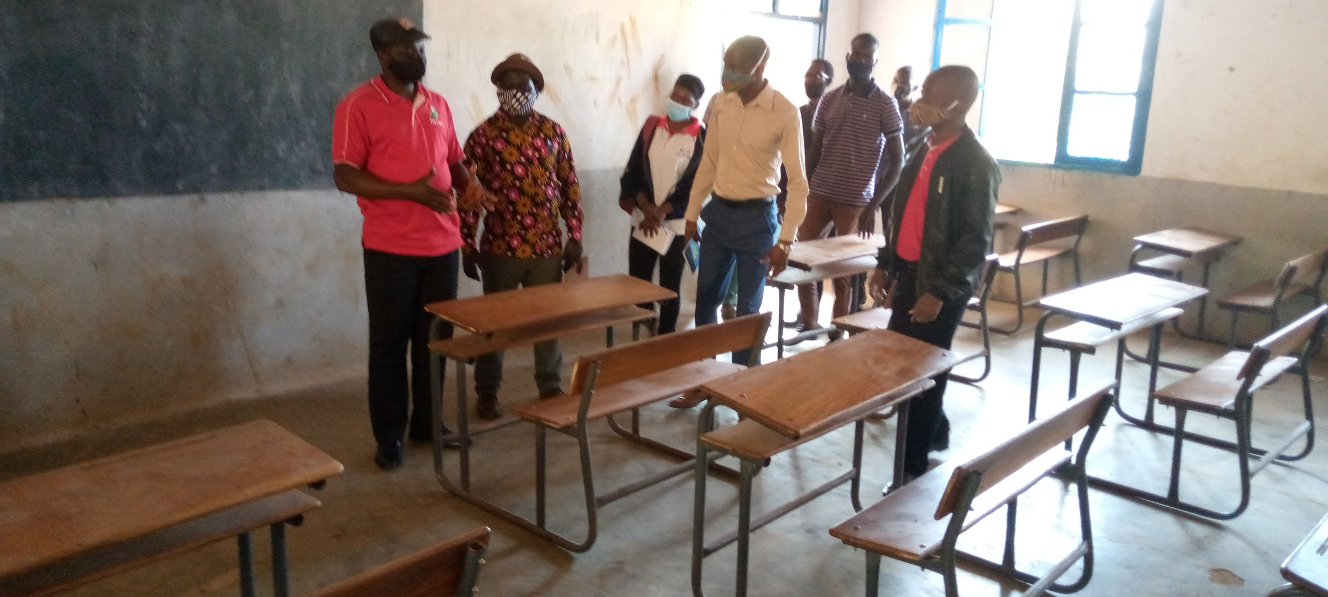 Manuel Franco vista o Distrito de Molumbo