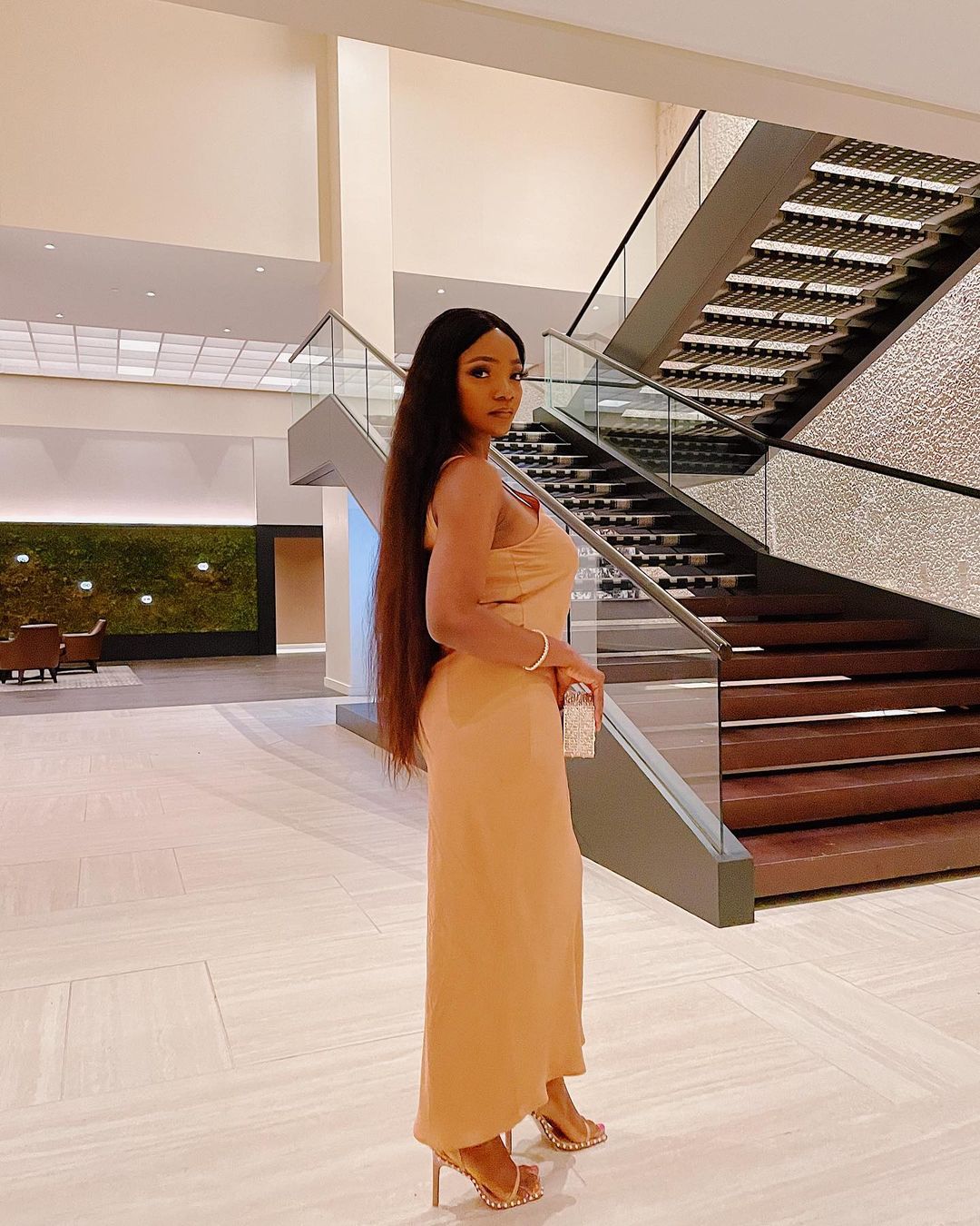 Singer, Simi warms hearts with her images from her family's holiday in ...