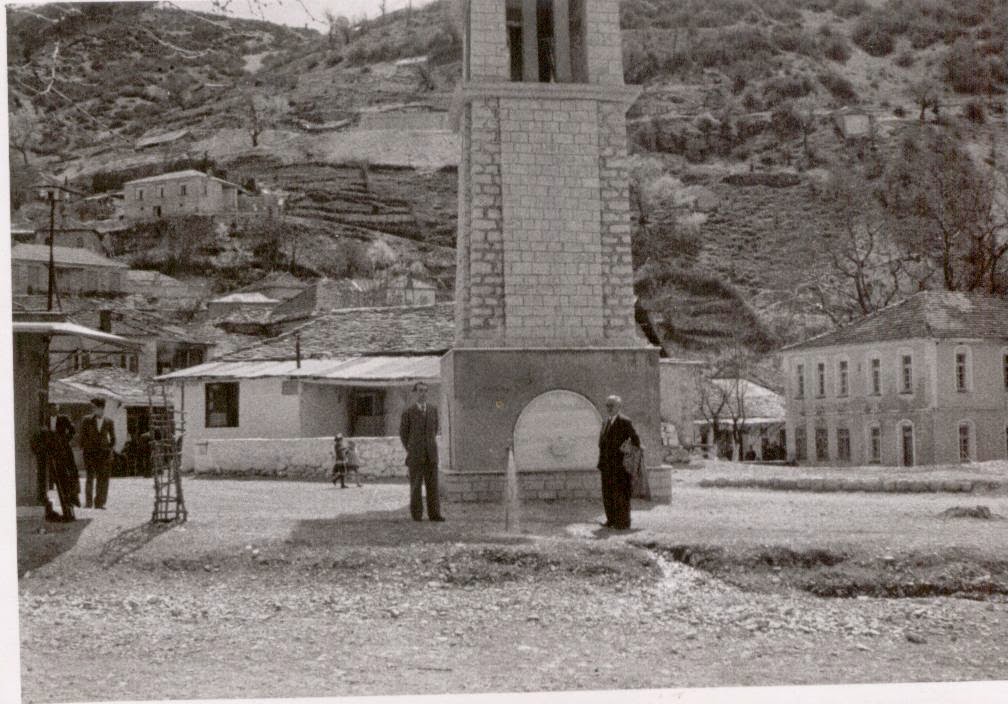 Μένουμε ... Δελβινάκι : Η πλατεία του χωριού μας....από άλλη γωνία