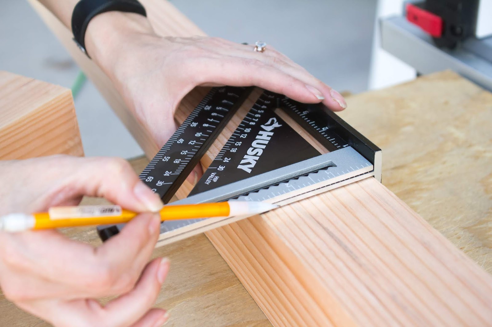 How to Build a Modern Cable Railing Bed | Building Plans + Video ...