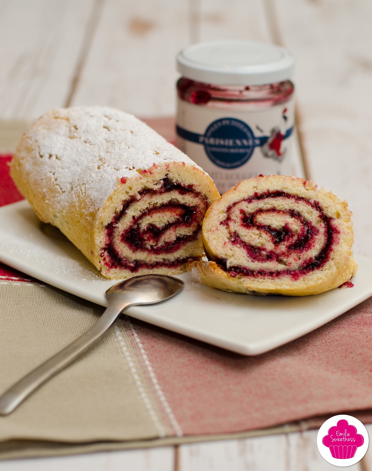 Emilie Sweetness: Roulé à la confiture de fruits rouges