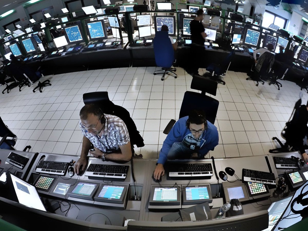 ENAV assieme a Leonardo, Telespazio e IDS per il controllo del traffico ...