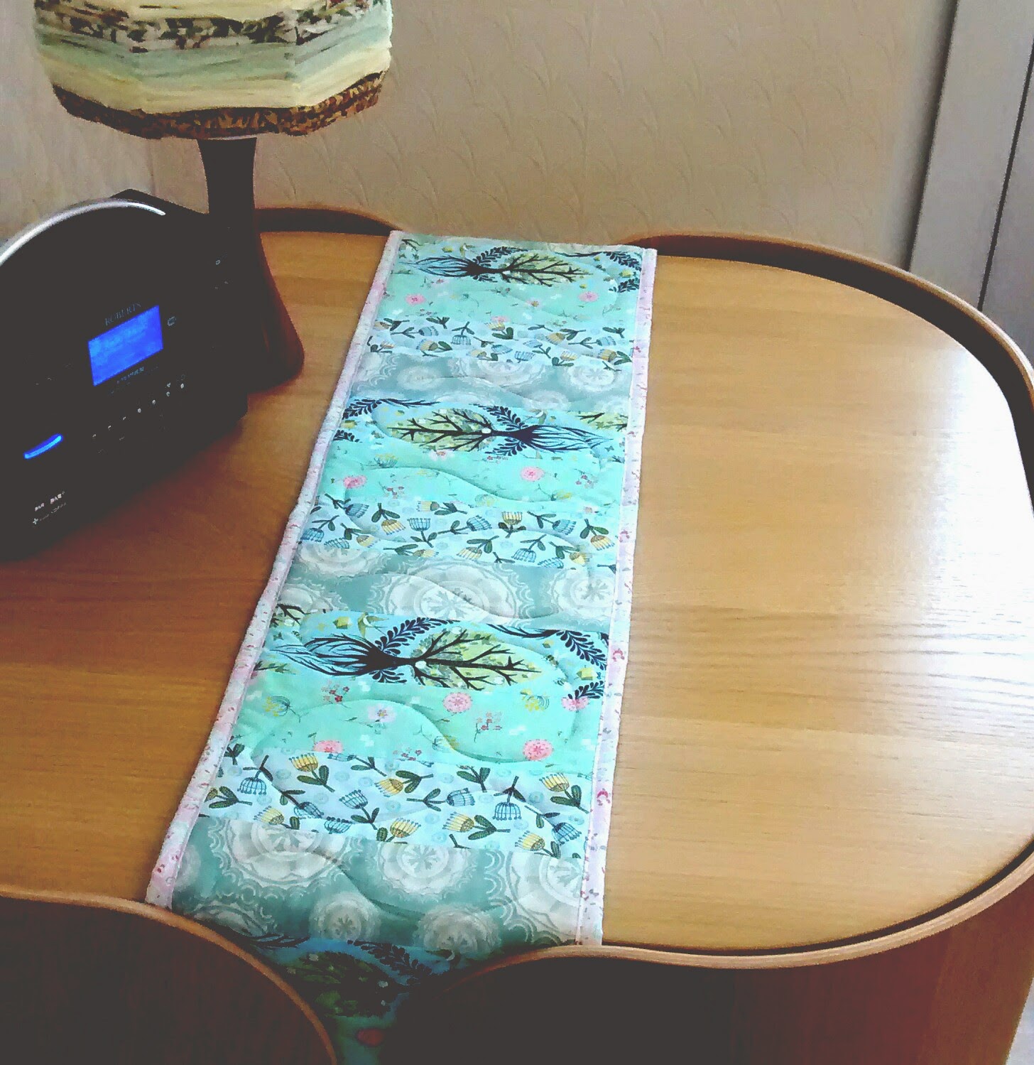 English Rose: Padded Table Runner