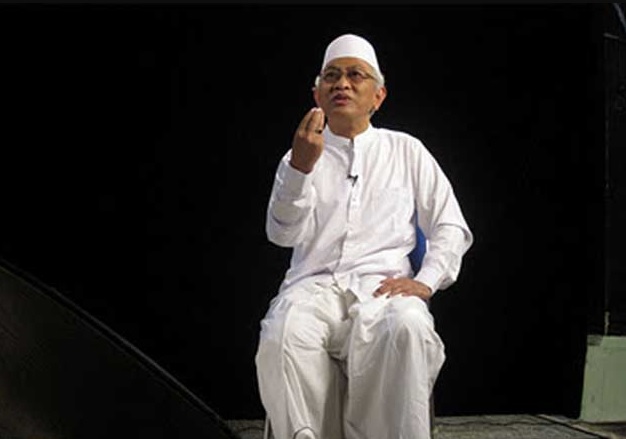 7 Puisi Terbaik Gus Mus Paling Menyentuh dan Spesial