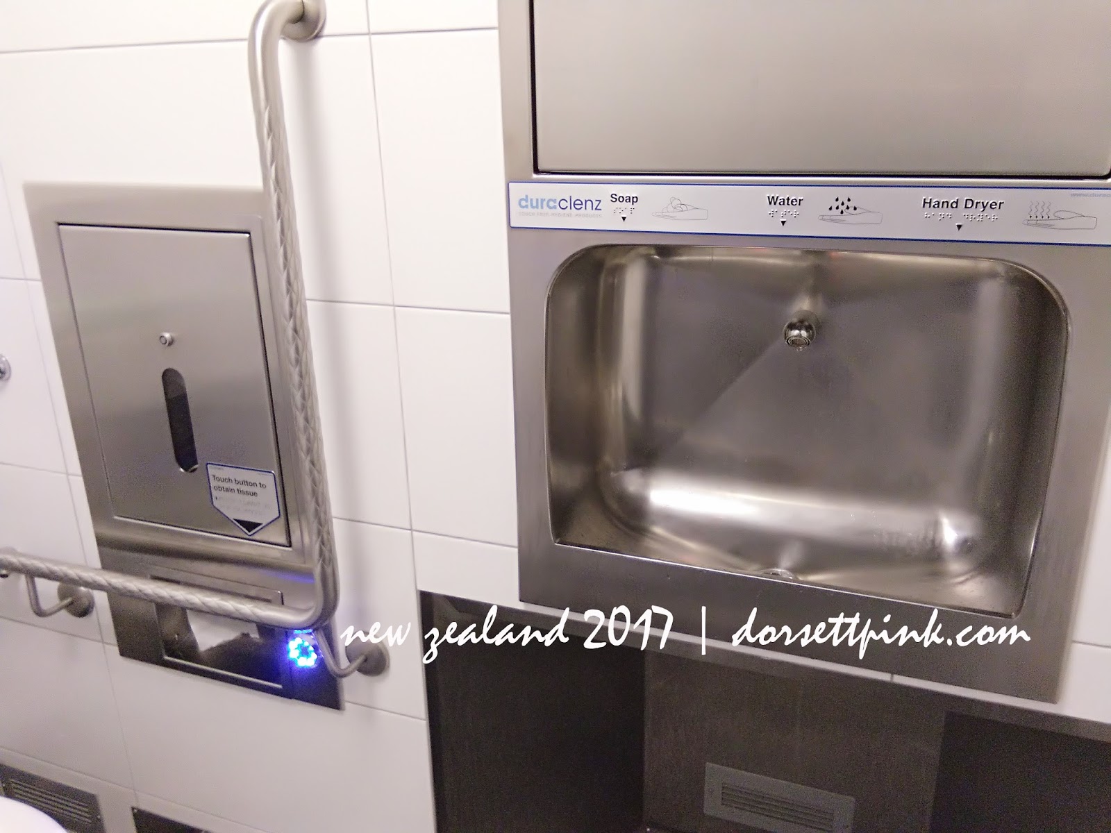 Teruja Dengan Tandas Awam di Lake Tekapo,New Zealand | Dorsett Pink