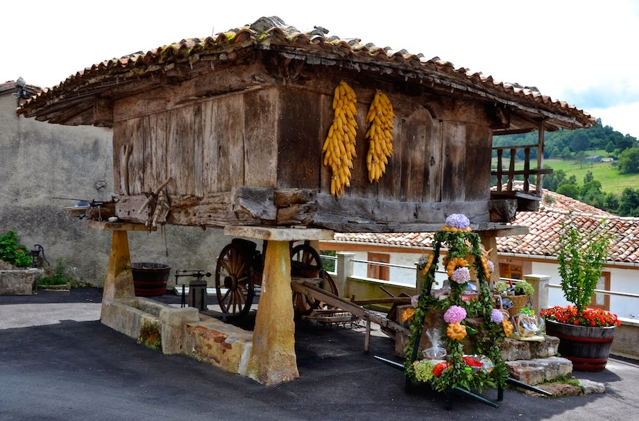 El Camino de Santiago desde Asturias: "Hórreo o Panera"