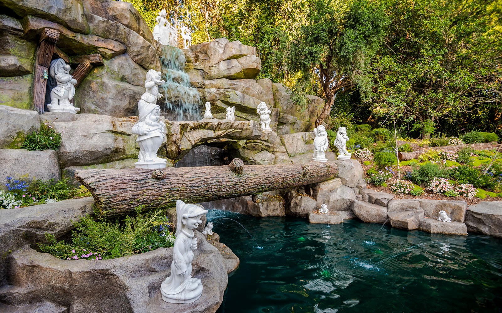 Snow White's Grotto Revamped