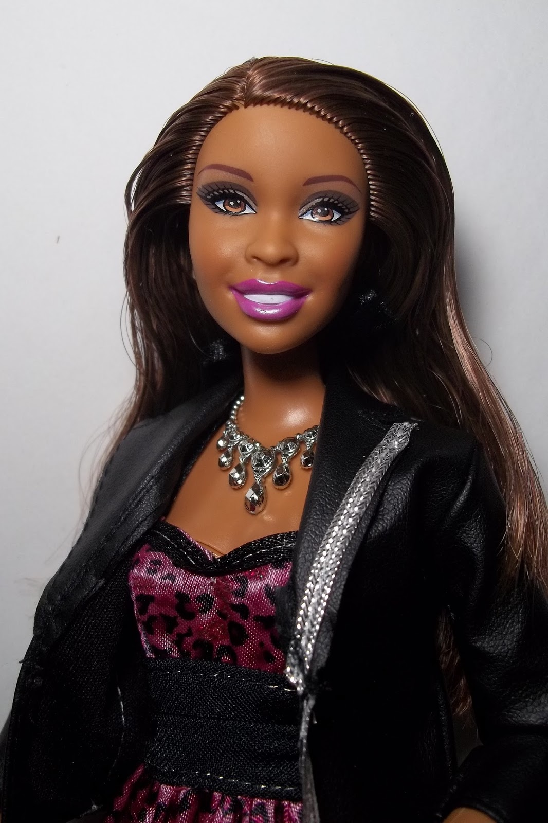 Lindos Sonhos Dourados: Barbie: apresentando a Tânia