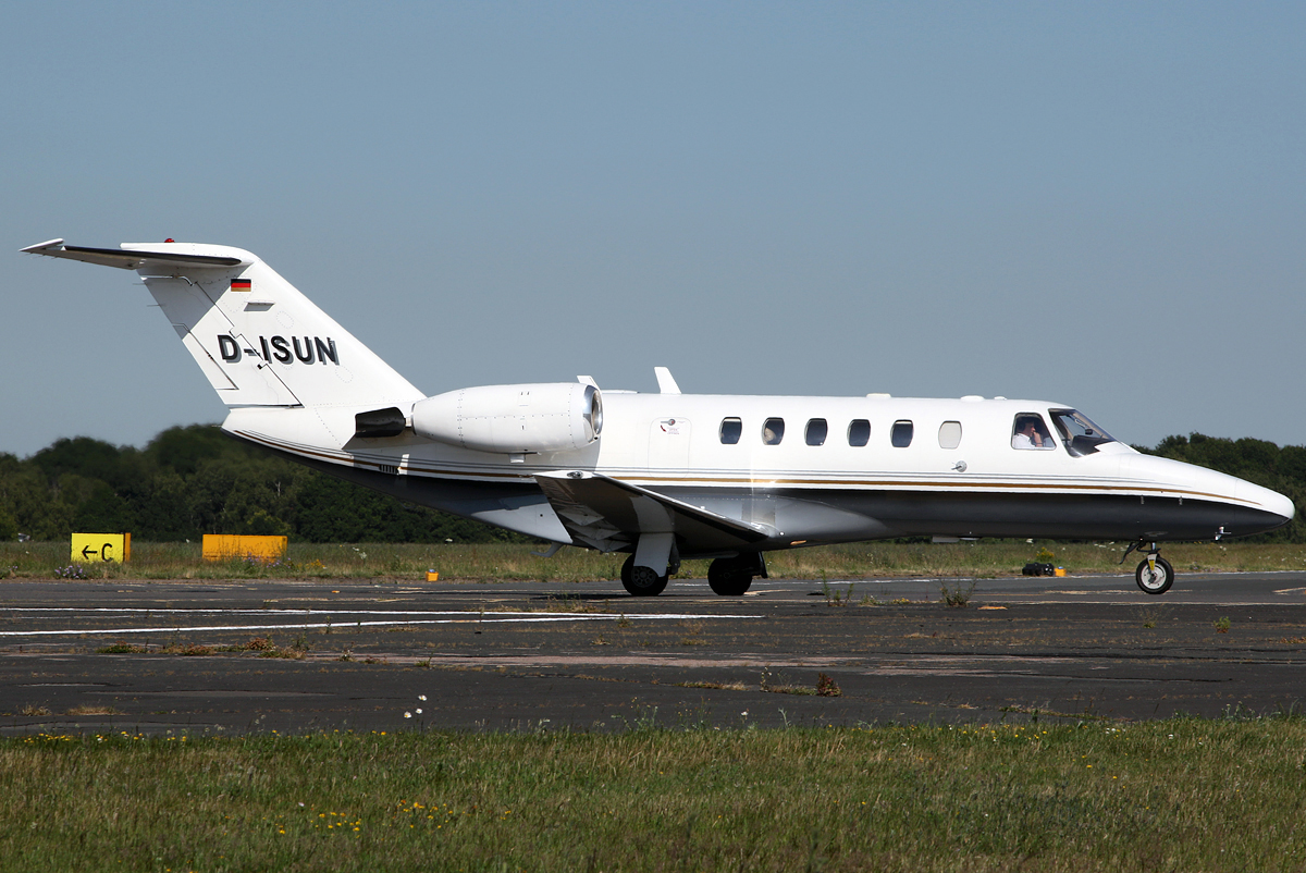 LONDON BIGGIN HILL AIRPORT EGKB/BQH IMAGES by Terry Wade: D-ISUN C25A ...