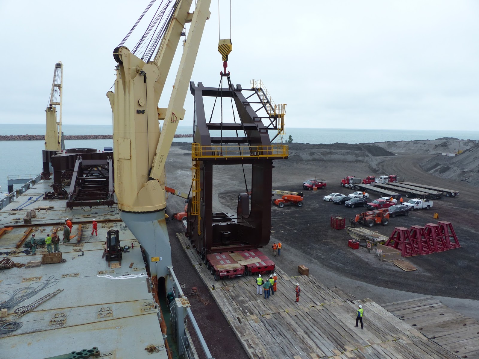 Hansa Meyer : Ship Offload - Hansa Meyer USA - 2015