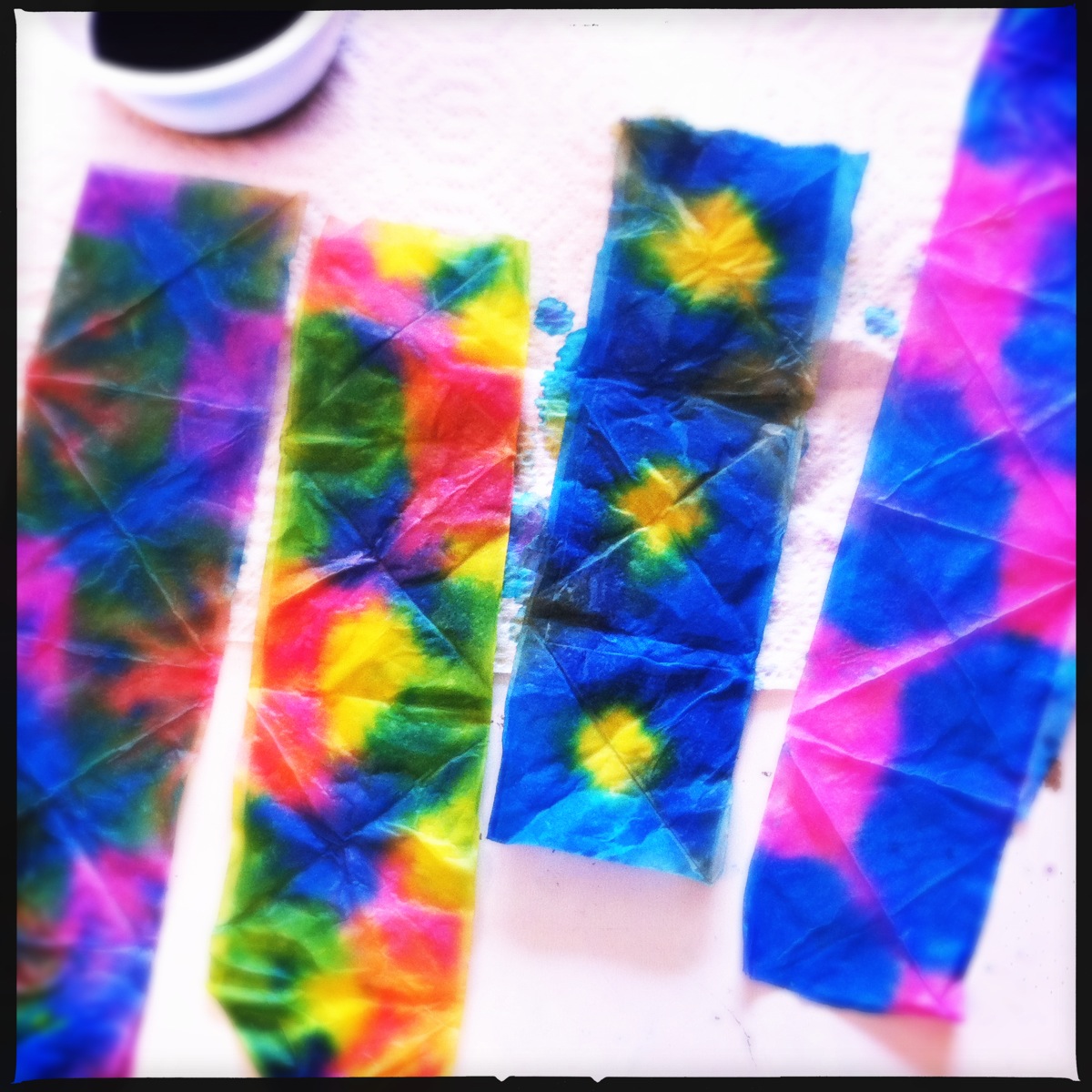 ☁little moon & babe rainbow☁: tie dyeing paper