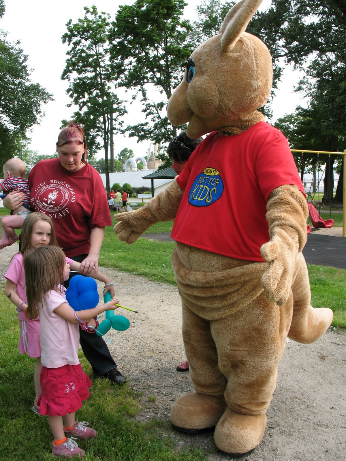 Alexander County Partnership for Children: Reader Roo Visits Spring Fling!