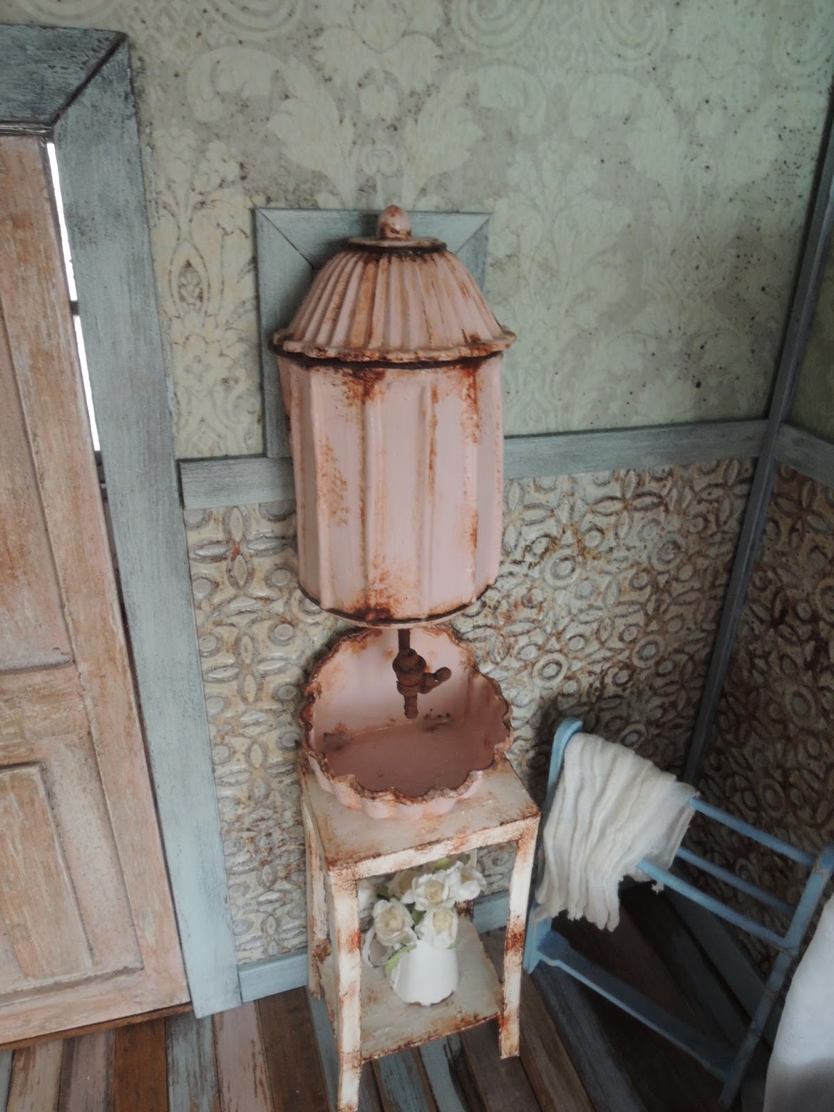 Liberty Biberty: A Vintage Lavabo for the Farmhouse Bathroom!