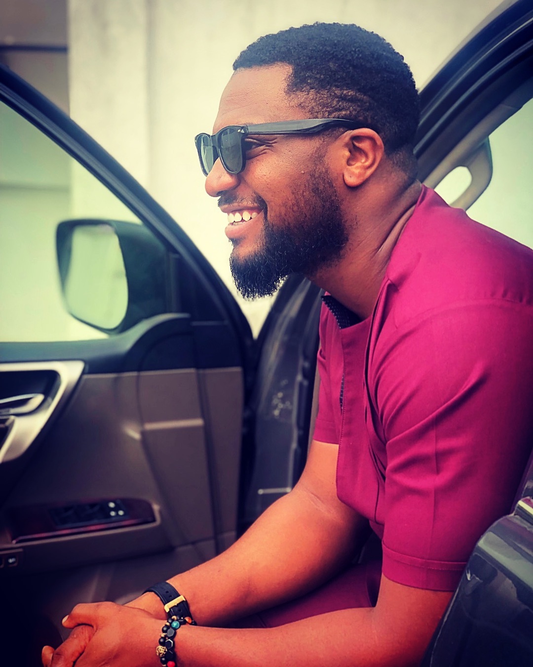 House, Cars : Kunle Remi lives in a nice house and drives nice car.