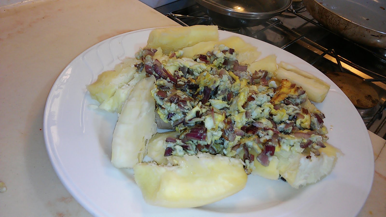 Cocina casera República Dominicana: Yuca hervida con huevos revoltiaos