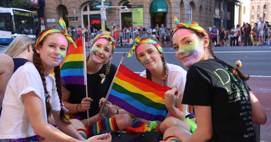 Segundo estudo, lésbicas são vistas de forma mais positiva do que gays ...