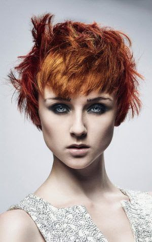 La moda en tu cabello: Flequillo asimétrico Cortes Pixie - Invierno 2021