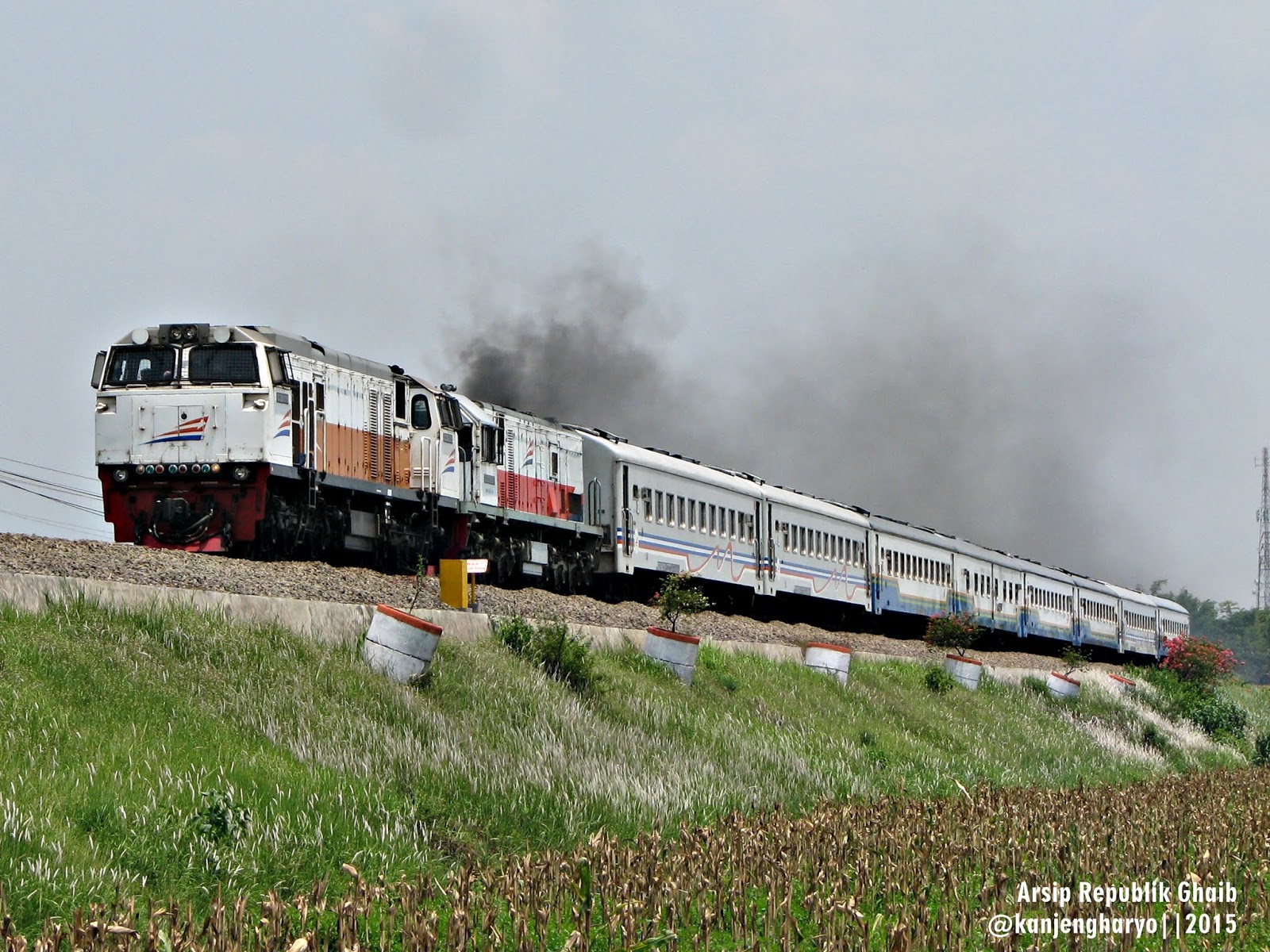 Kereta Api Indonesia: Double Traksi Dua Lokomotif CC206 ft CC201 KA ...