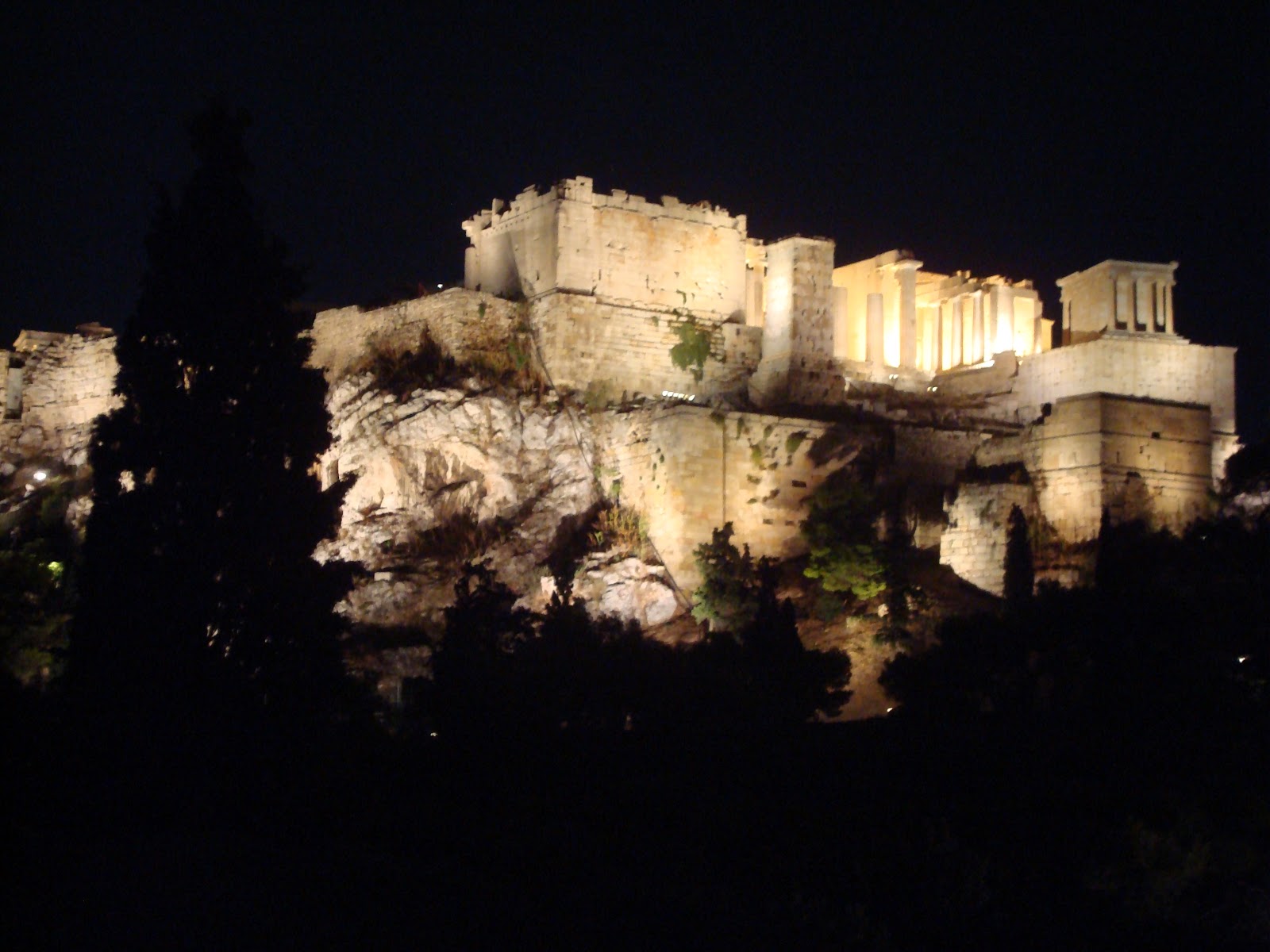 LIFE DEATH TIME ETERNITY: Η πολη του παθους