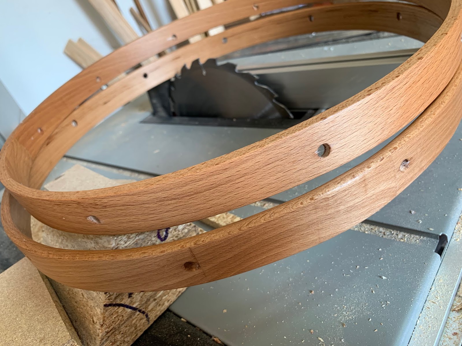 Percusize Me!: Construcción de un atabal renacentista ("Long drum").