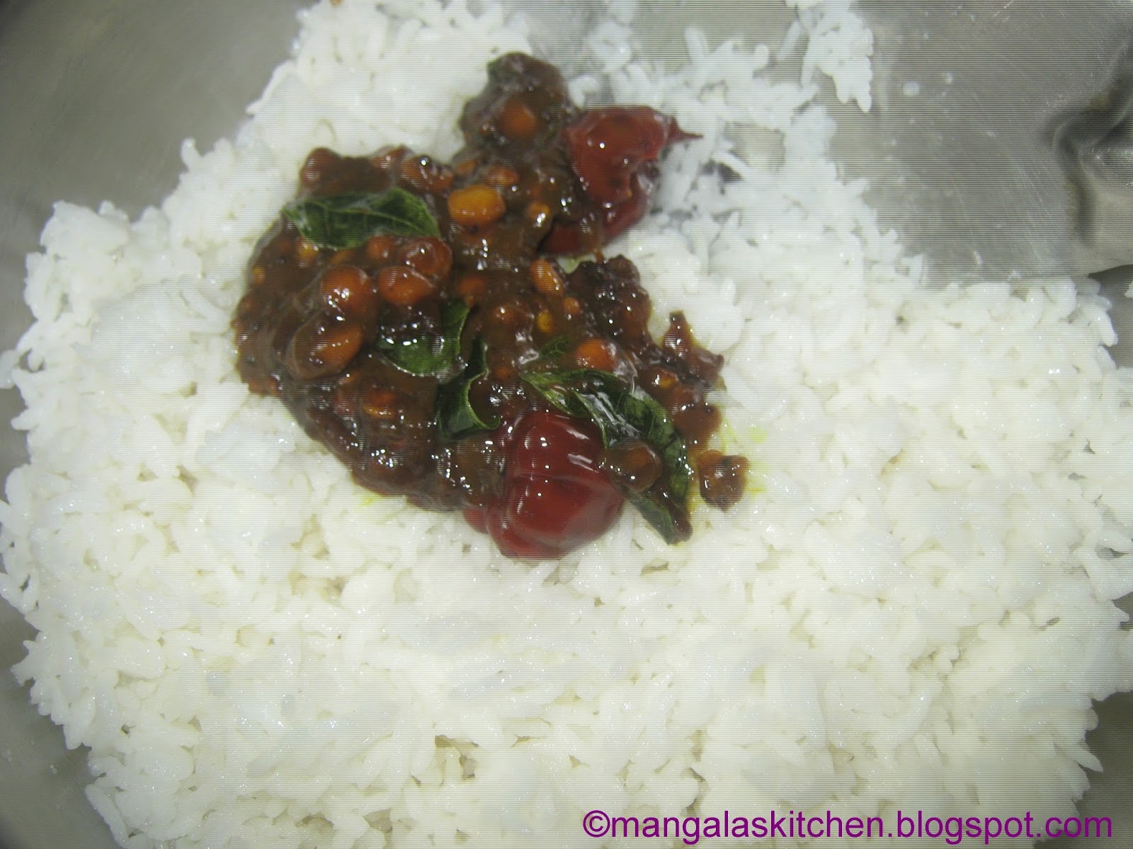 Kovil Puliyodharai in Iyengar Style - Temple Style Puliyodharai ...