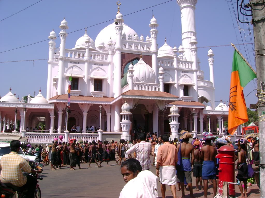 Sabarimala Sri Dharmasastha Temple, Pathanamthitta: Vavar Mosque ...