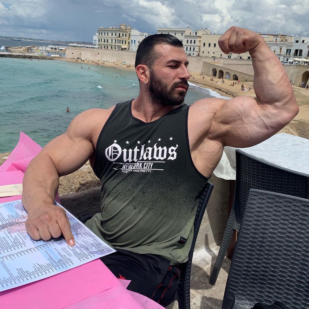 Muscle Lover: Italian IFBB Pro bodybuilder Andrea Muzi
