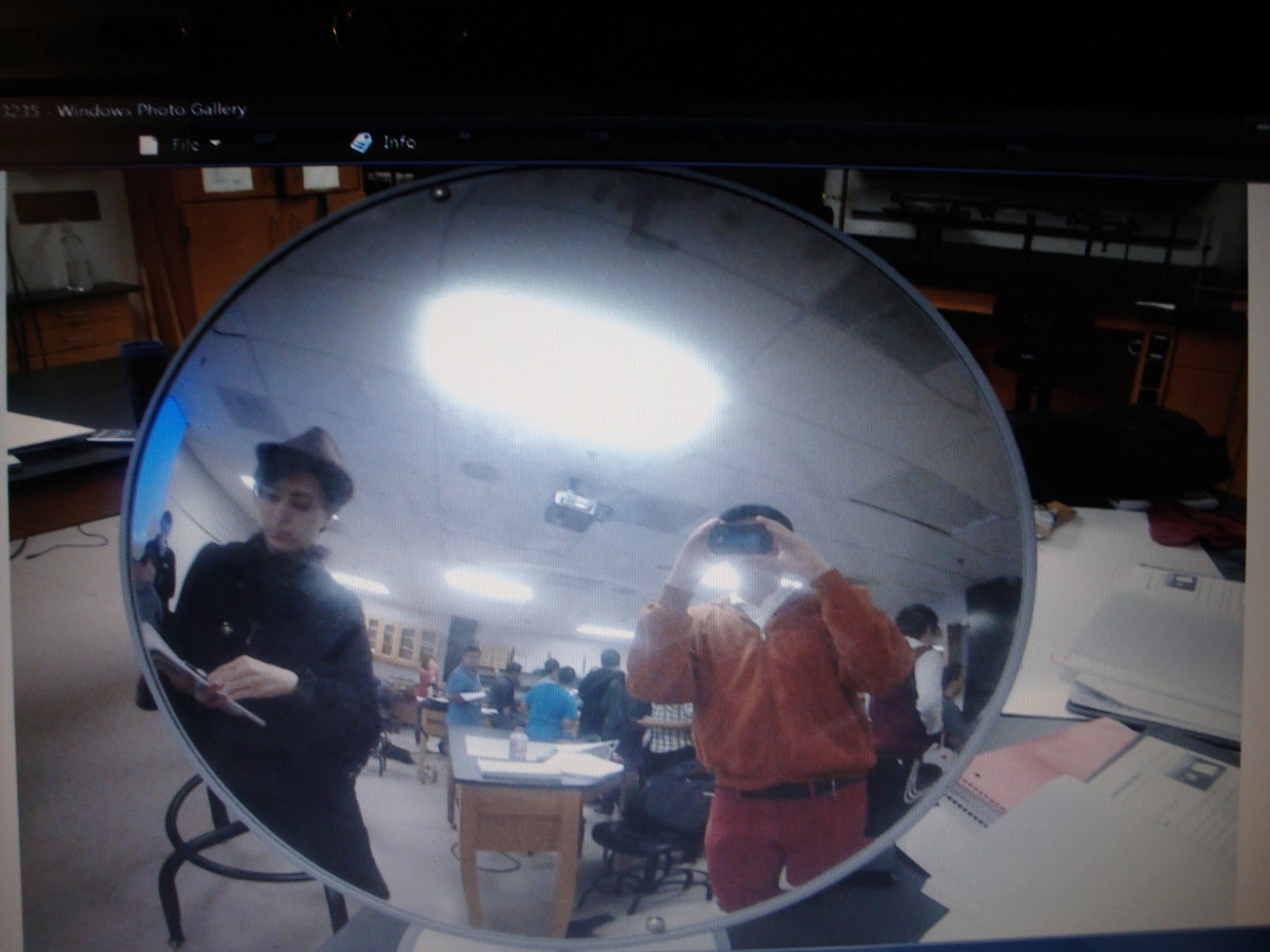 Physics 4C wrgriswold: Experiment 8: concave and convex mirrors