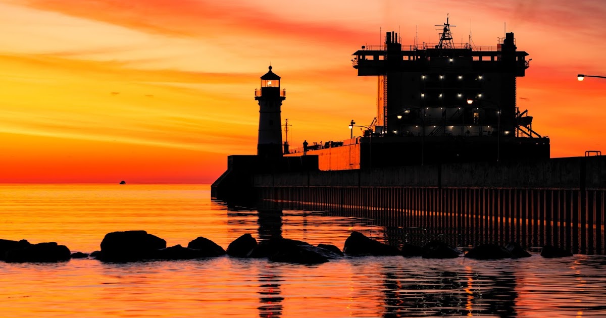 Duluth Harbor Cam: Daybreak on the Beach - American Century departing ...