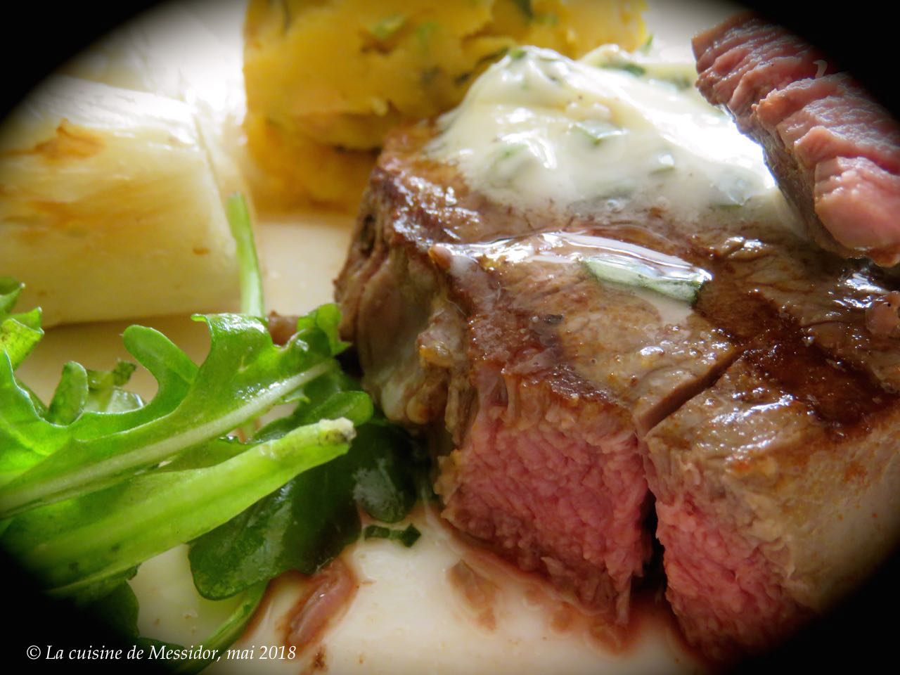 La cuisine de Messidor: Tranches de filet de boeuf bbq, beurre aux herbes