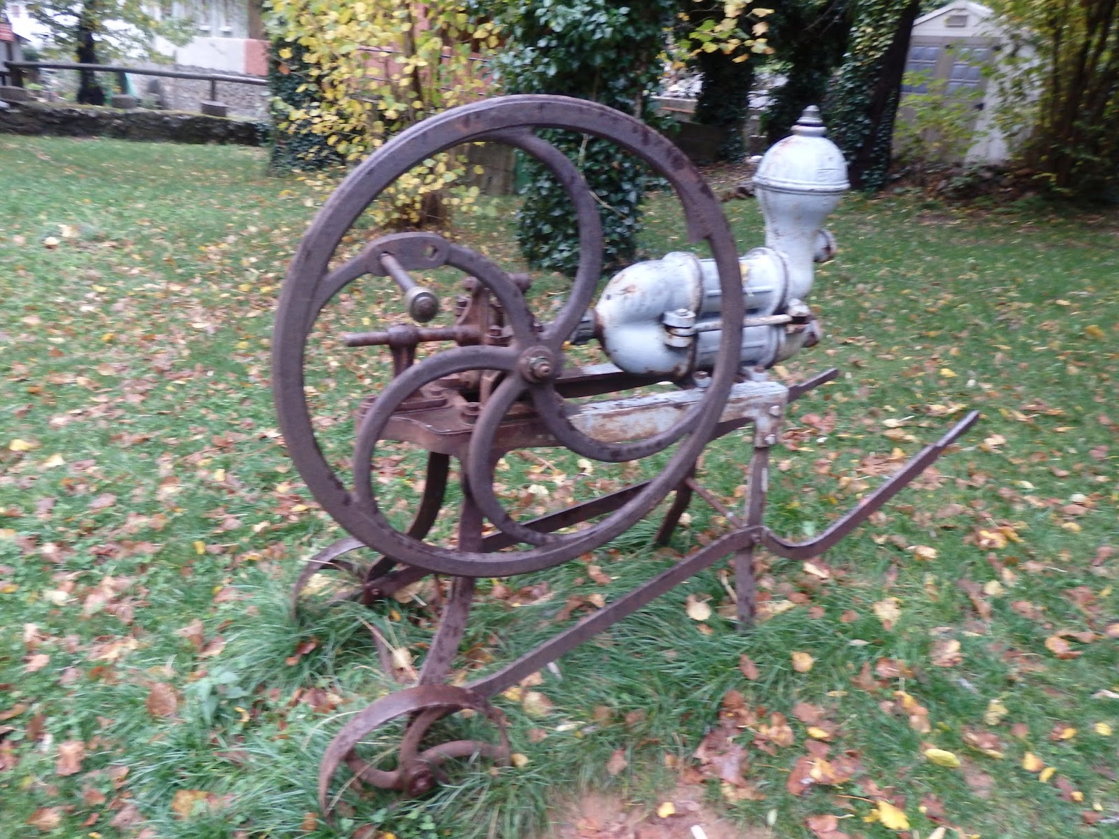 Alma de herrero: Bomba de trasiego GEYDA en el pueblo de Canfranc