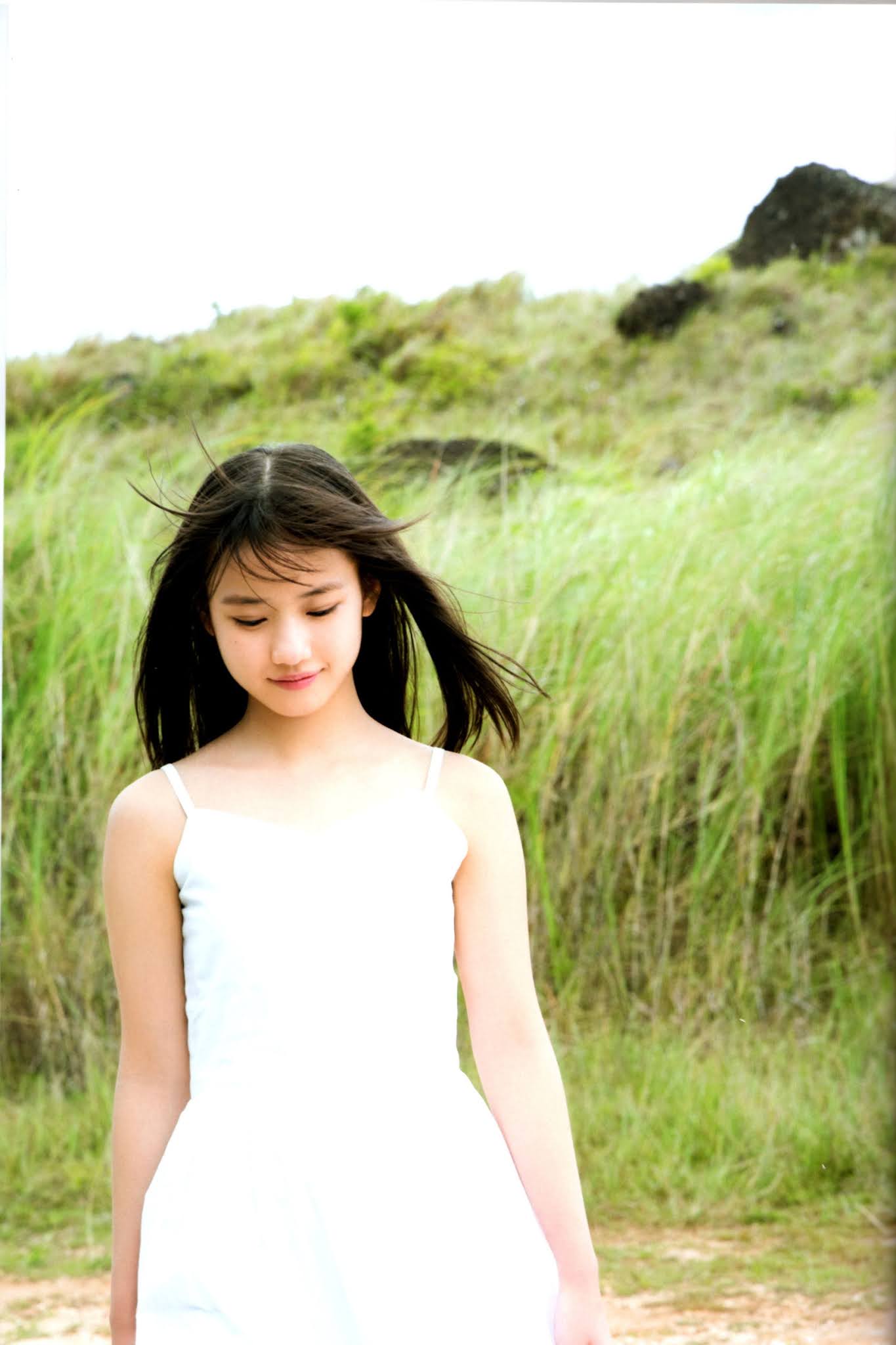 [Photobook] Morning Musume - Reina Yokoyama 1st Photobook - THIS IS REINA