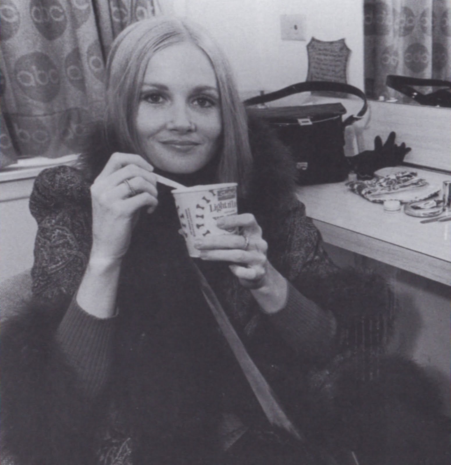 SHADOWS OF THE NIGHT: Nancy has a snack.....