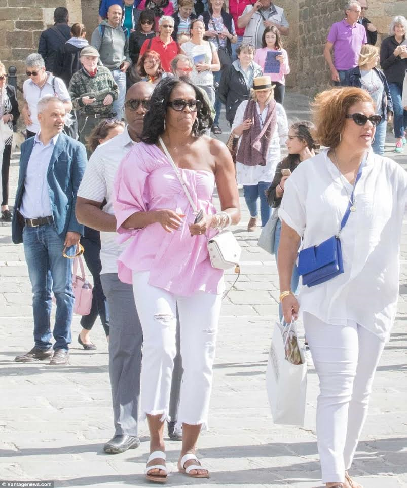 Michelle Obama goes sightseeing in Italy while wearing an off-the ...