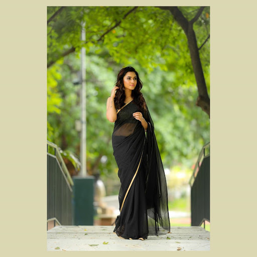 Serial Actress Janani Ashok Kumar New Look in Transparent Black Saree ...