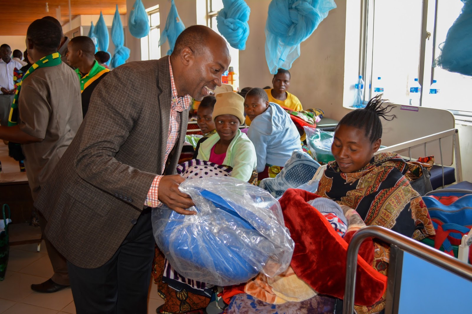 MBUNGE COSATO CHUMI AKABIDHI BESENI 100 KWA KINAMAMA WAJAWAZITO NA ...