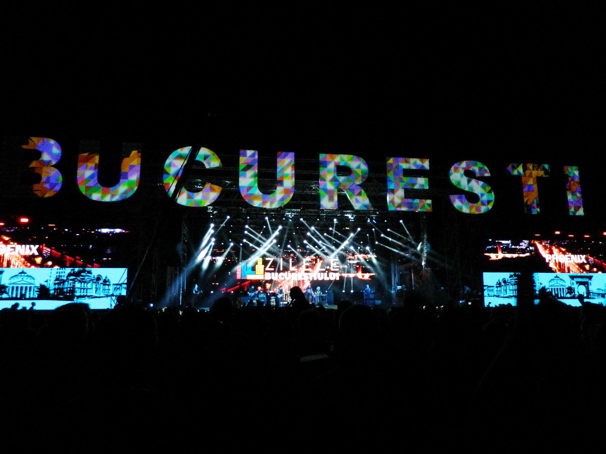 LA MULTI ANI, ROMANIA!: Formatia Phoenix in concert la Zilele Bucurestiului