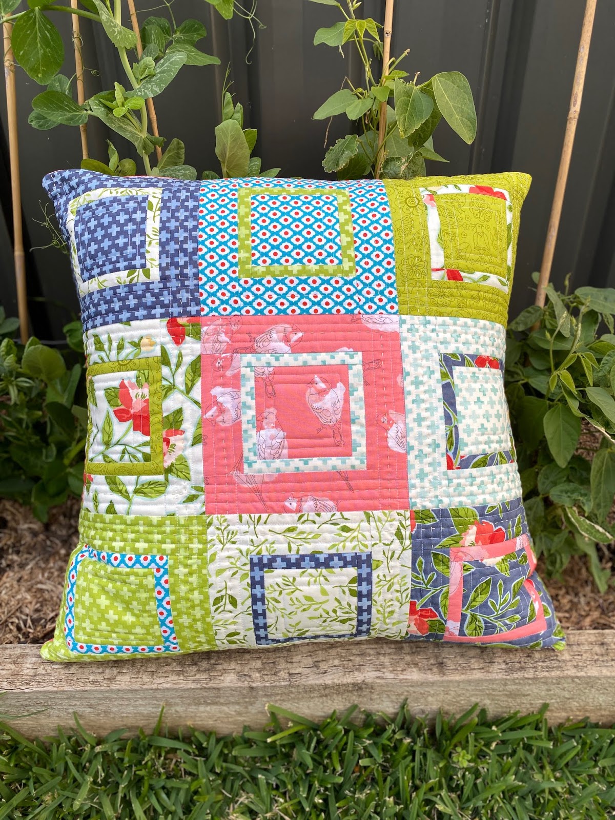 Hip To Be Square Pillow Tutorial - Samelia's Mum