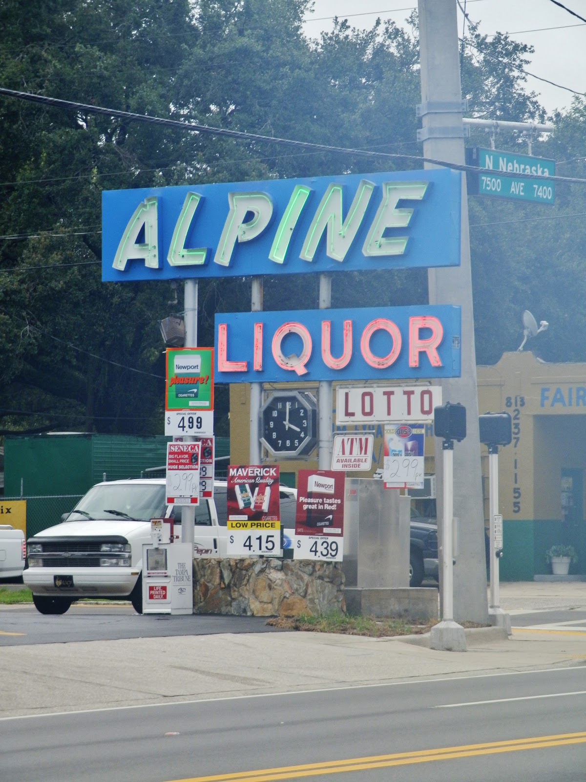 Places To Go, Buildings To See: Alpine Liquors - Tampa, Florida