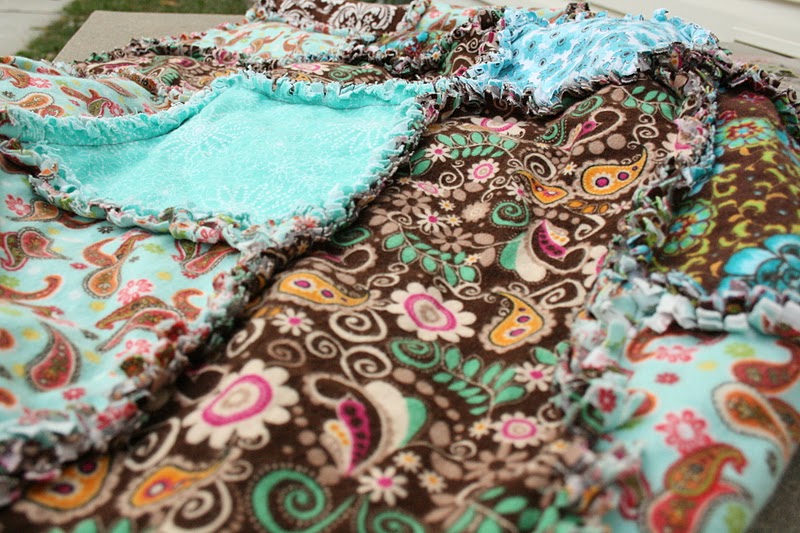 Honeybunch Boutique: Flannel Ragged Blanket Pattern and Tutorial
