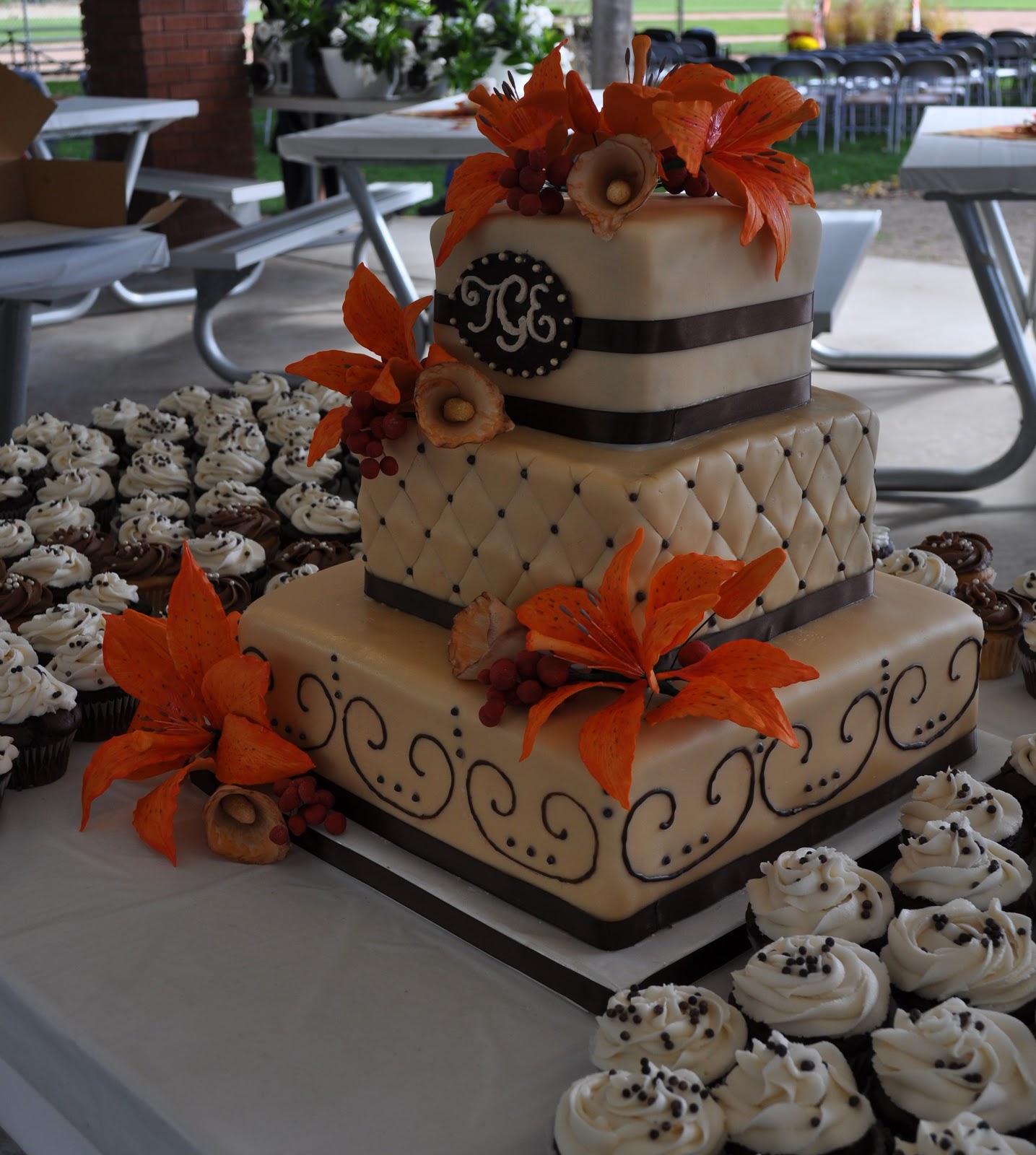 Fuzzy Cakes: Wedding cakes