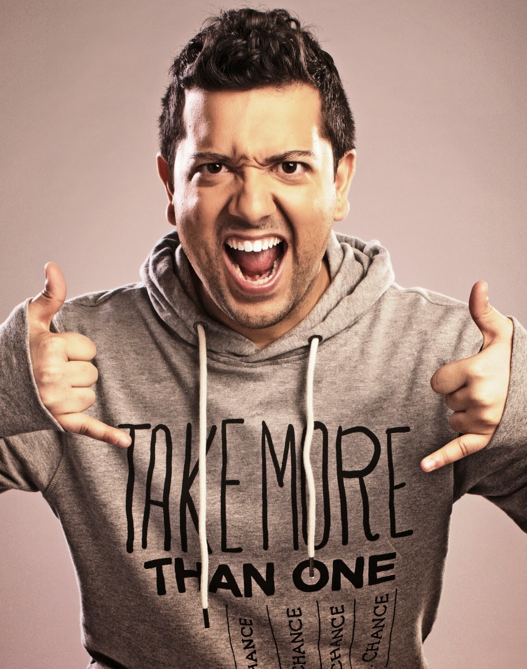 El Lavadero de las Muñecas: 'YOUNG & RECKLESS' ES LO NUEVO DE SAK NOEL