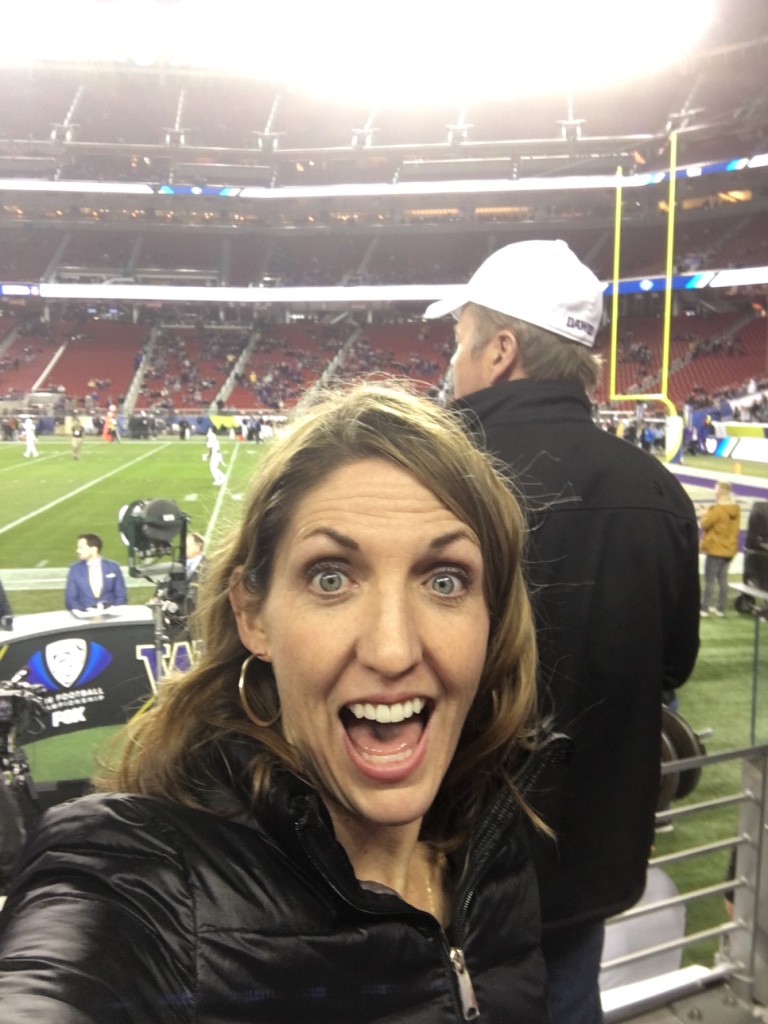 The Larson Lingo: Friday Favorites {It's the Holiday Season Edition}