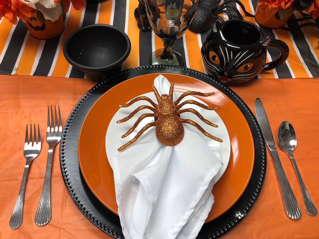 DIY Party Mom: Hocus Pocus Dinner Tablescape