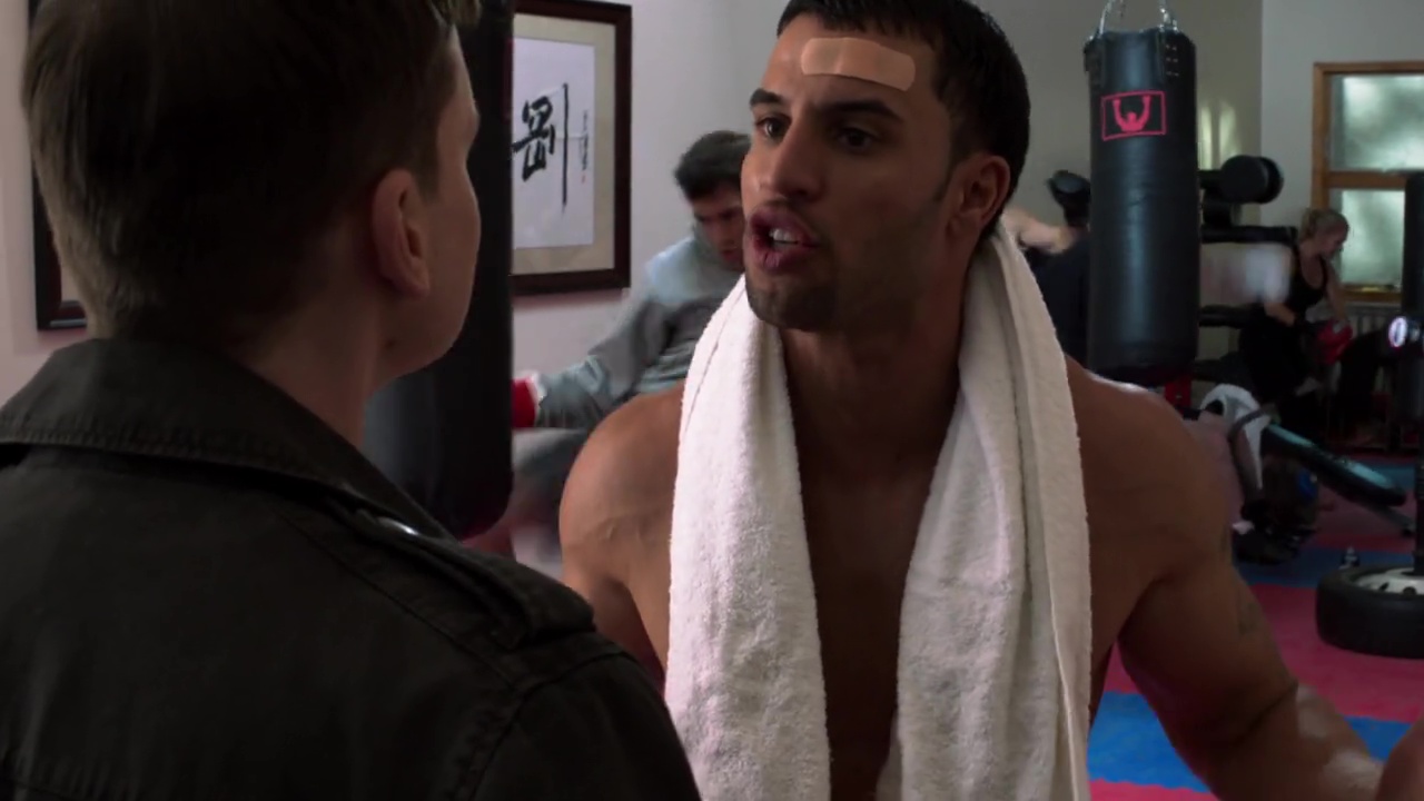 ausCAPS: Danny Henriquez shirtless in Unforgettable 1-08 "Lost Things"