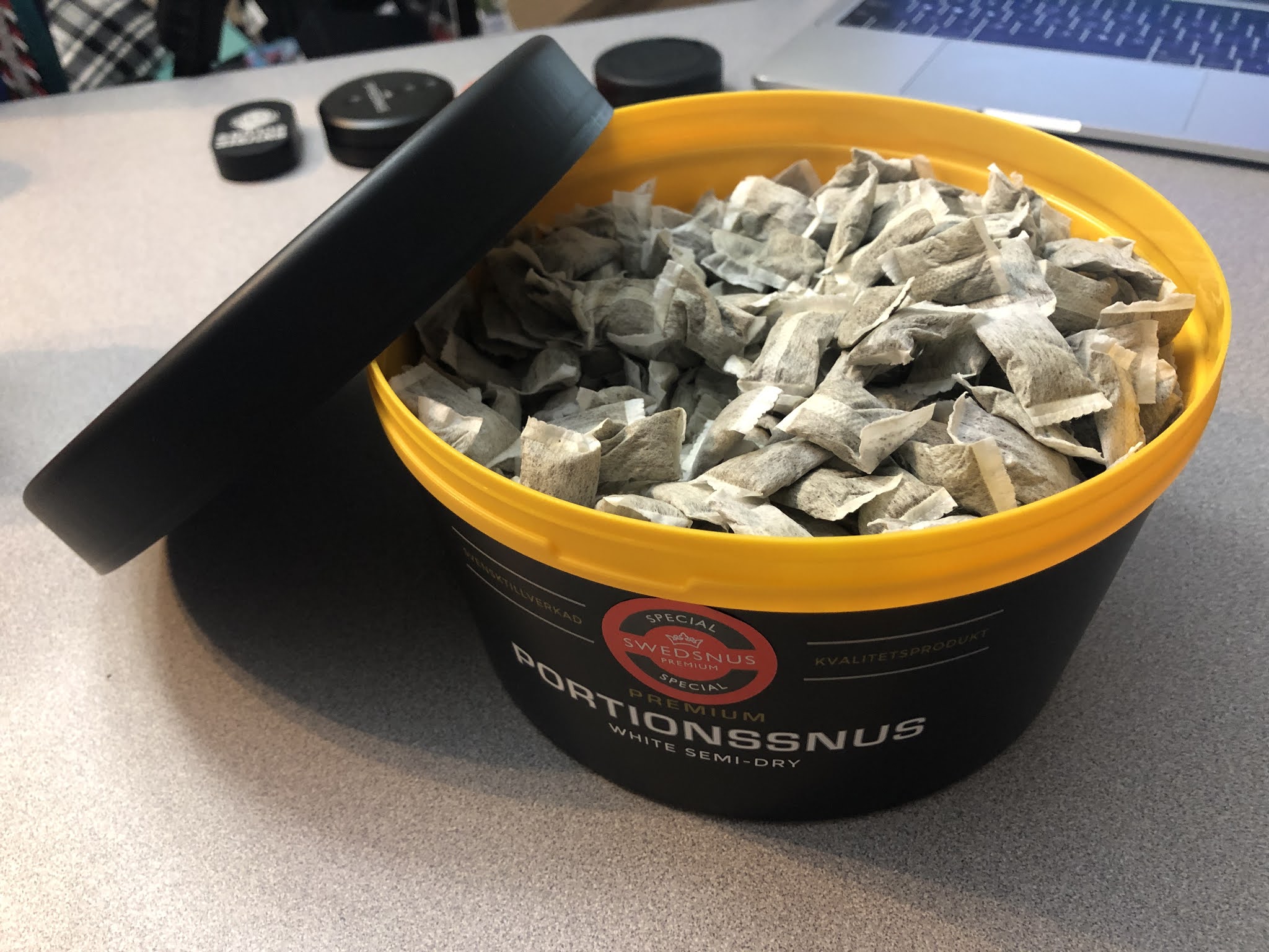 SwedSnus: Premium Special 1000 DIY Snus Portion - Review. 23 January 2021.