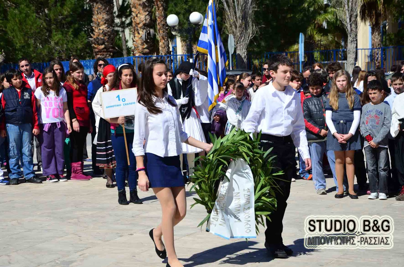 Αργολικός Ποιμήν: ΚΑΤΑΘΕΣΗ ΣΤΕΦΑΝΩΝ ΓΙΑ ΤΗΝ 25 ΜΑΡΤΙΟΥ1821 ΑΠΟ ΜΑΘΗΤΕΣ ...