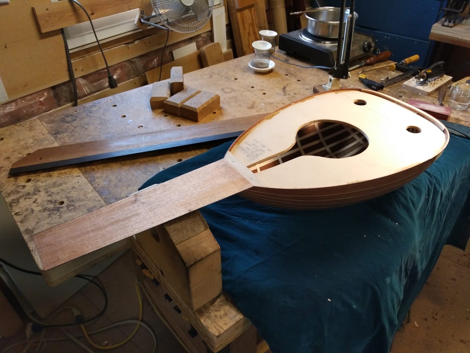 The Lute's Progress,: Building a 13 Course Lute, Start to Finish, 8 ...