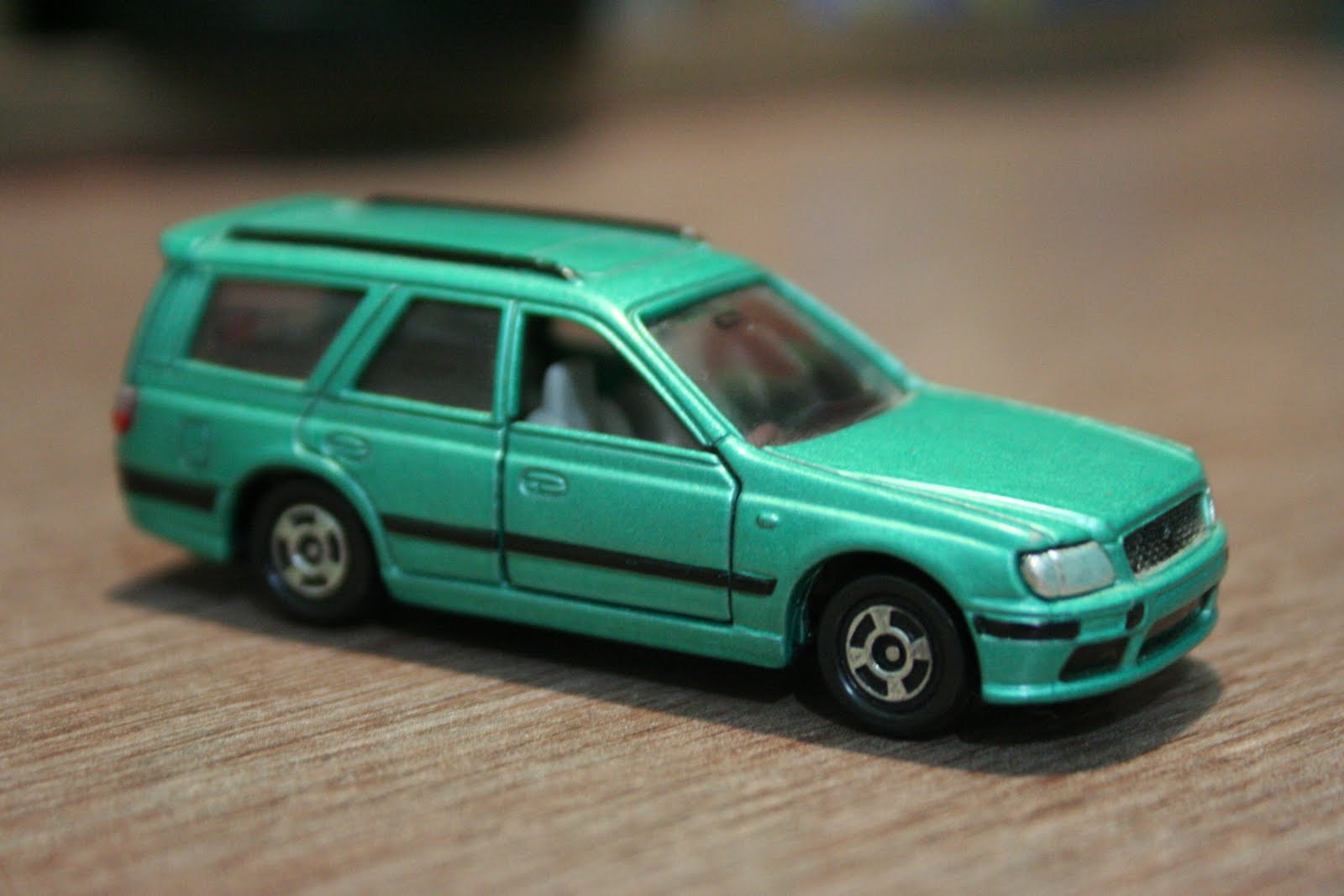 1/64 Die-cast Toy Cars....: Tomica - Nissan Stagea (1st Gen)